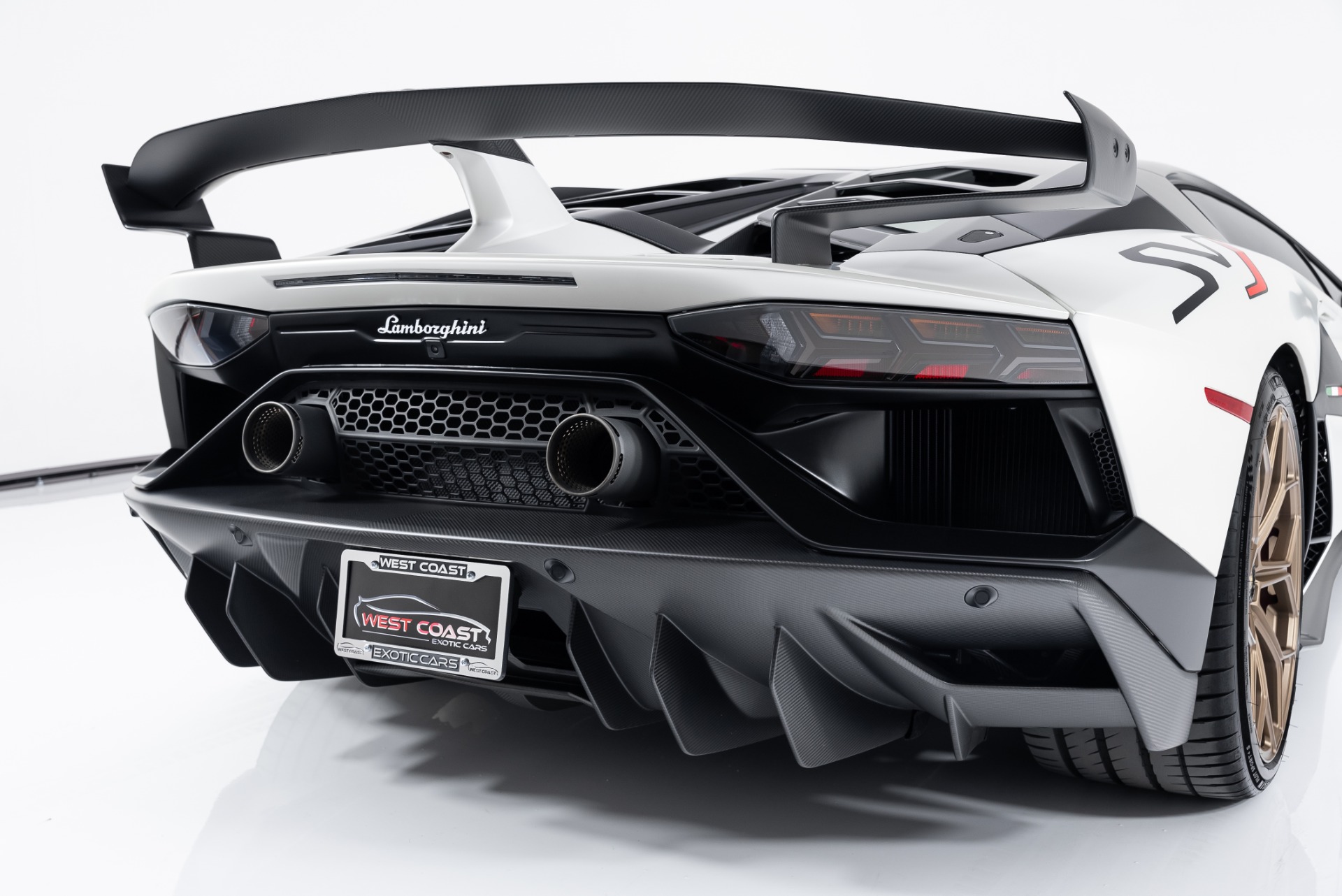 Aventador White Back