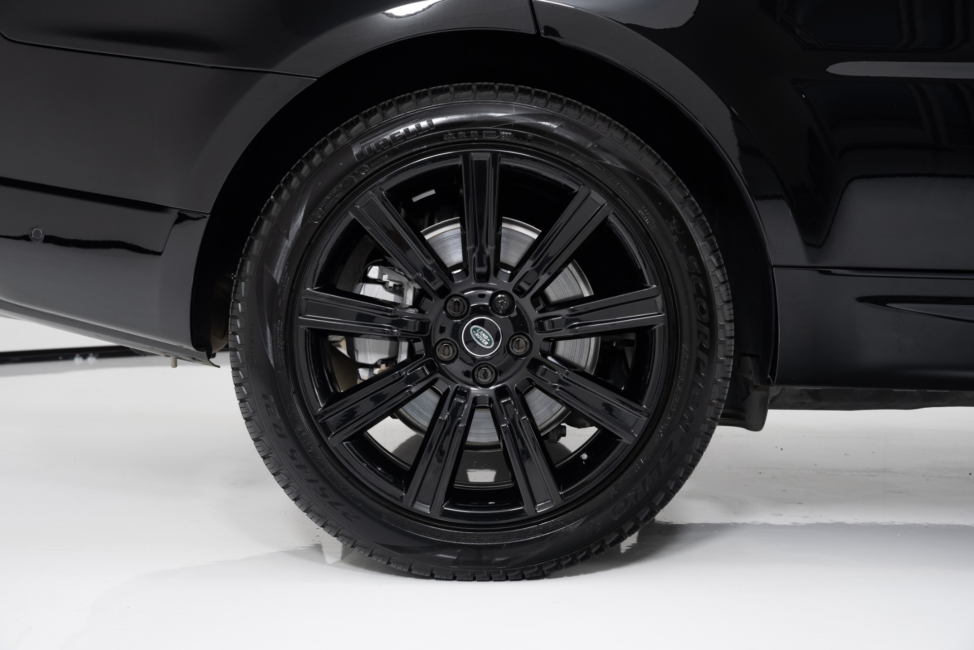 Range Rover Sport 2022 White With Black Rims