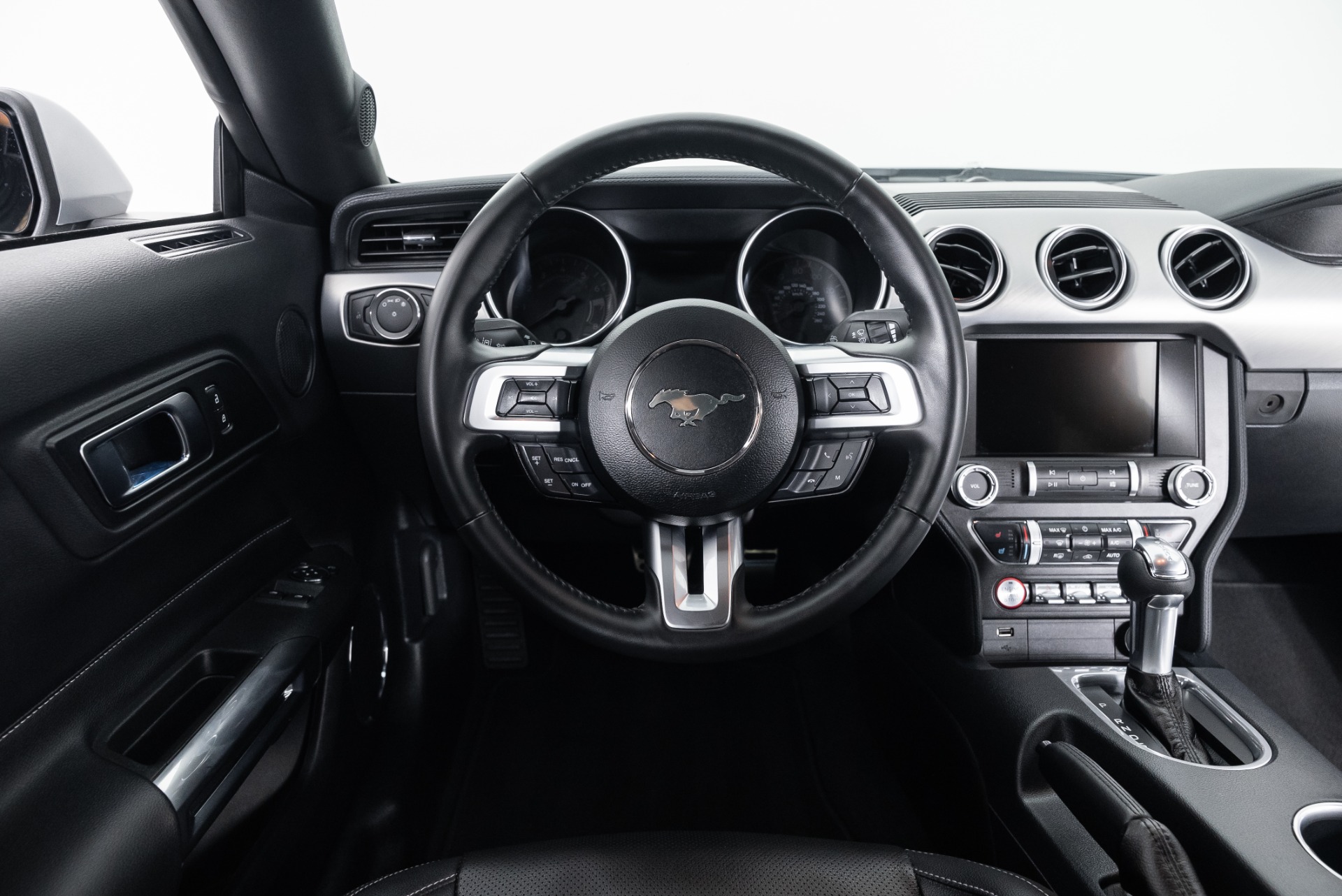 Mustang V6 2022 Interior