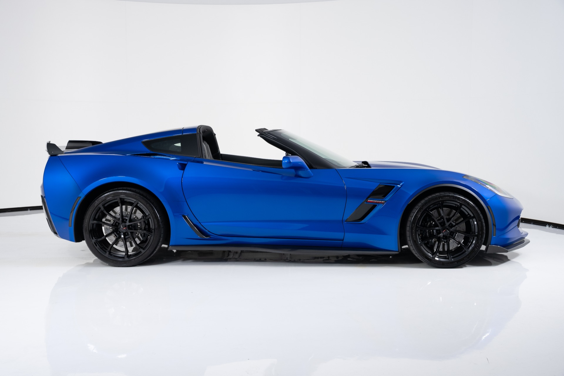 Blue Corvette Grand Sport New Corvette Grand Sport Unveiled At Geneva