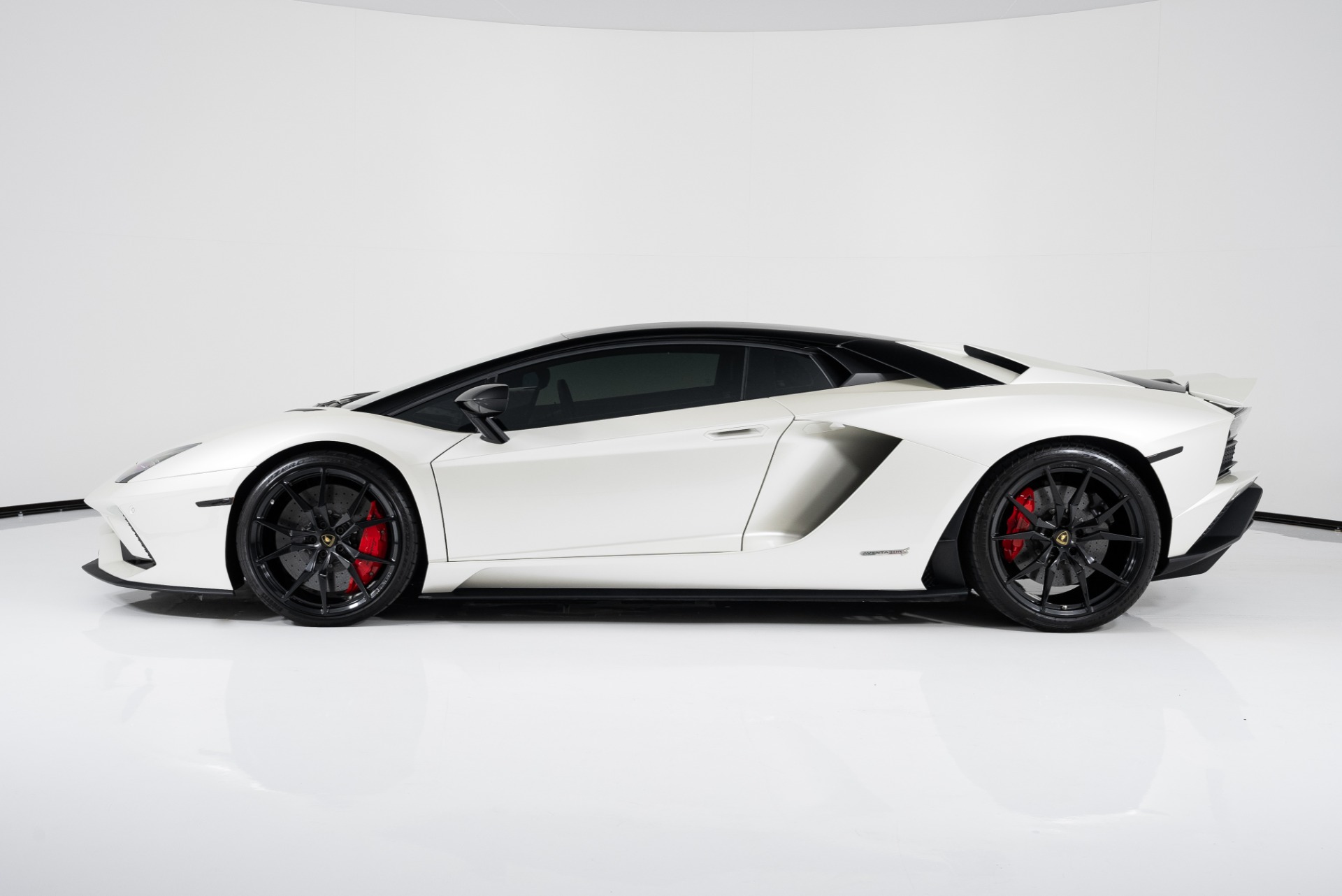 White Lamborghini Aventador Side View 3 White 2017 Lamborghini