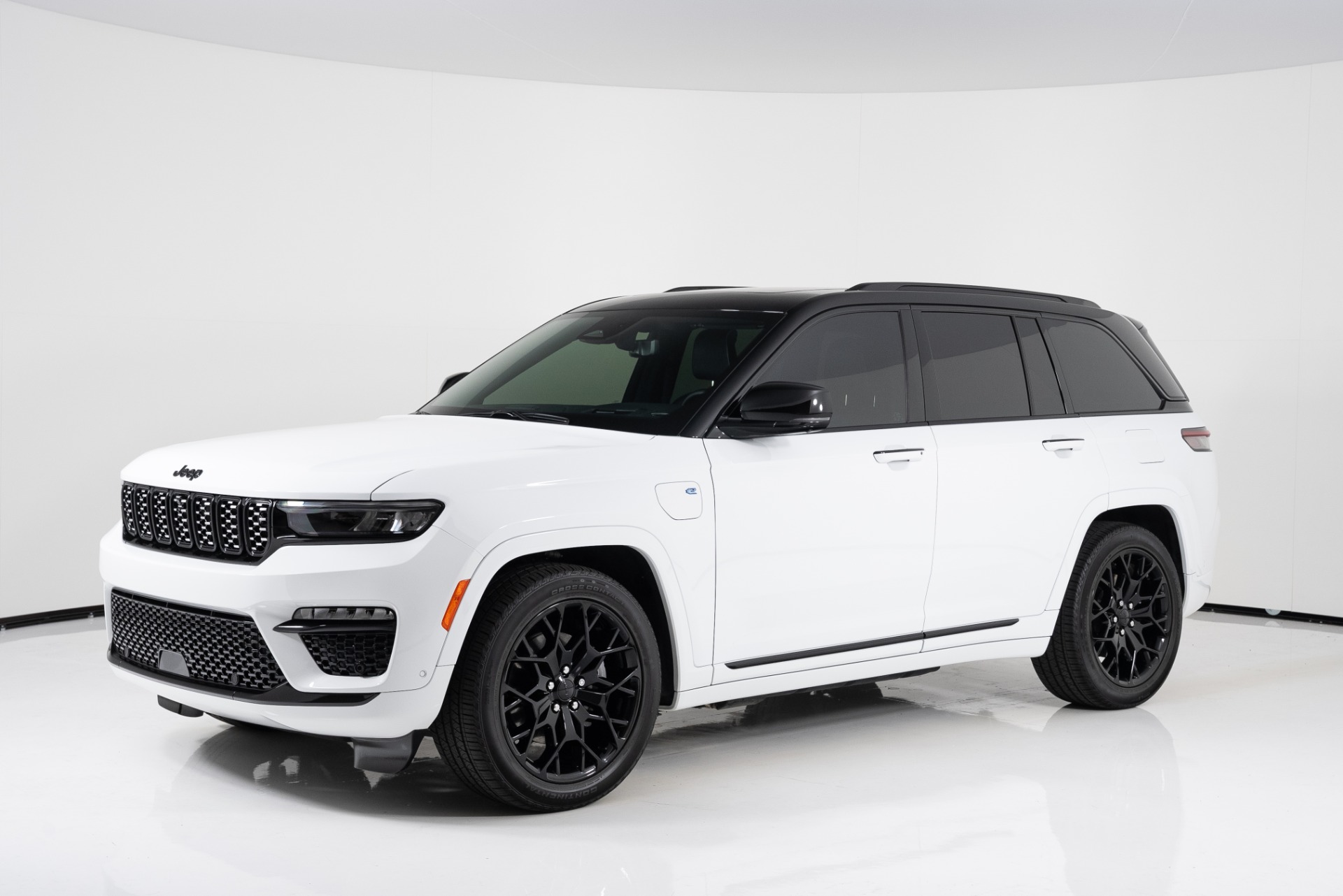 Jeep 2022 Srt8 White