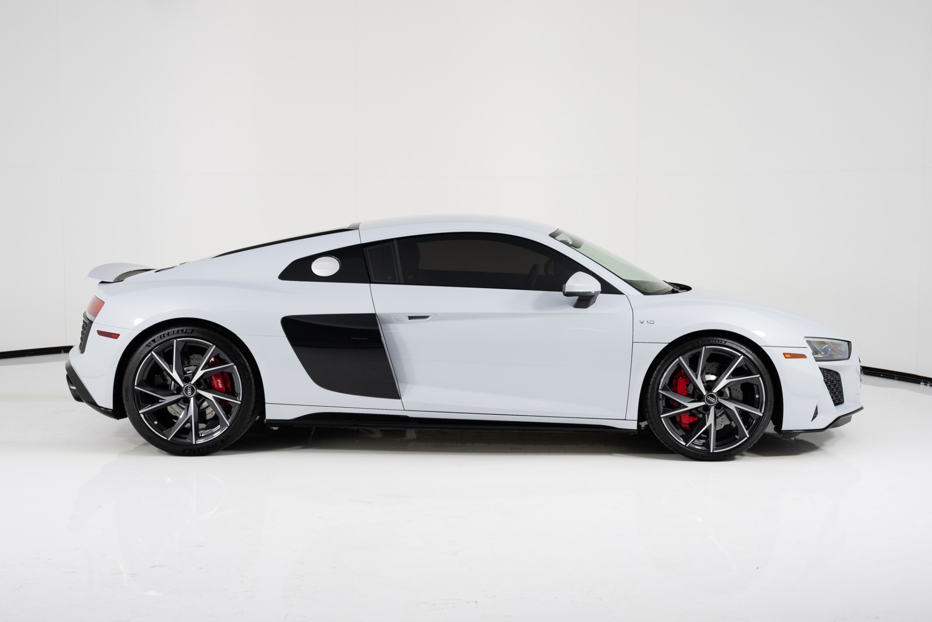 2022 Audi R8 V10 White