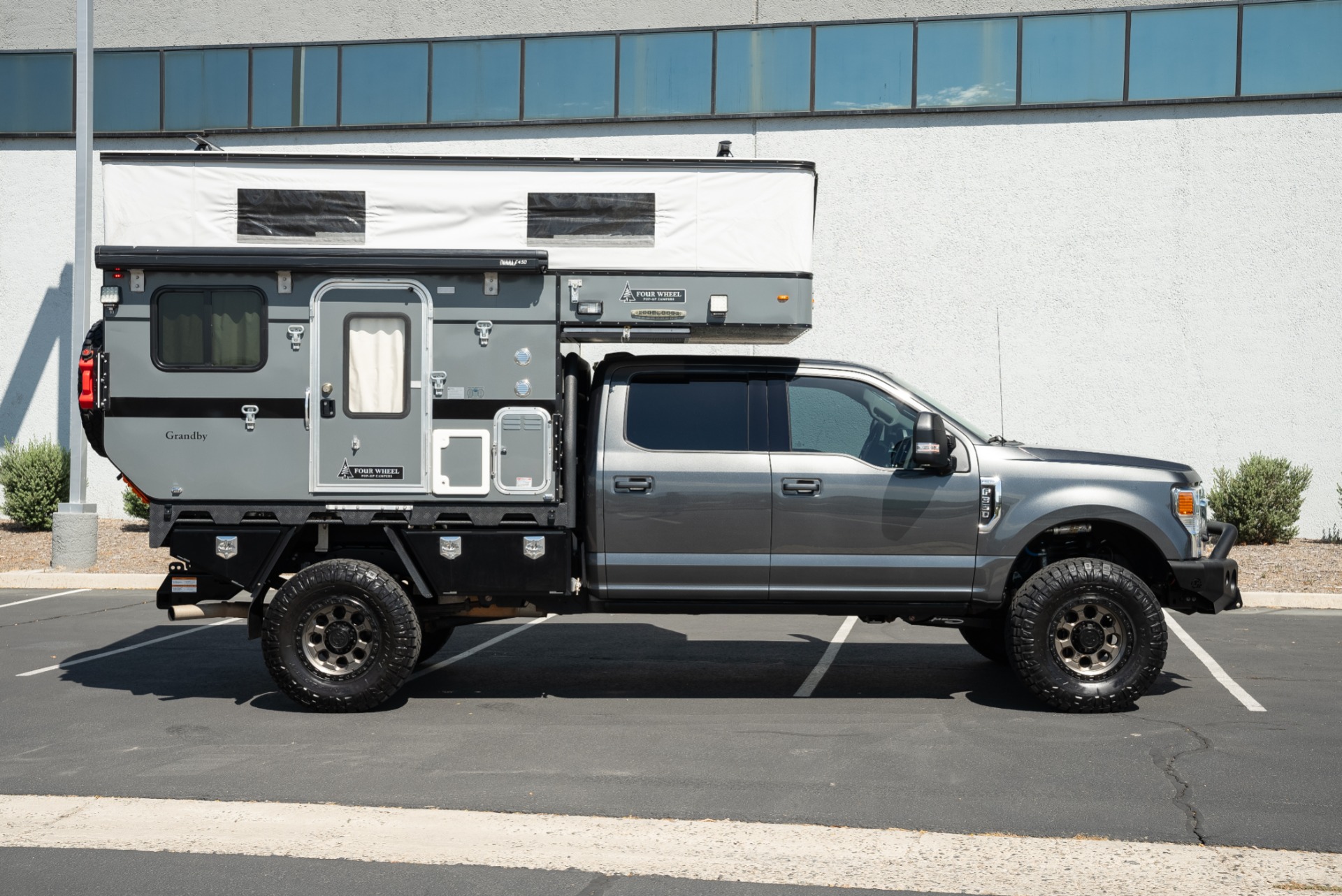 Ford F 350 With Trailer Camp