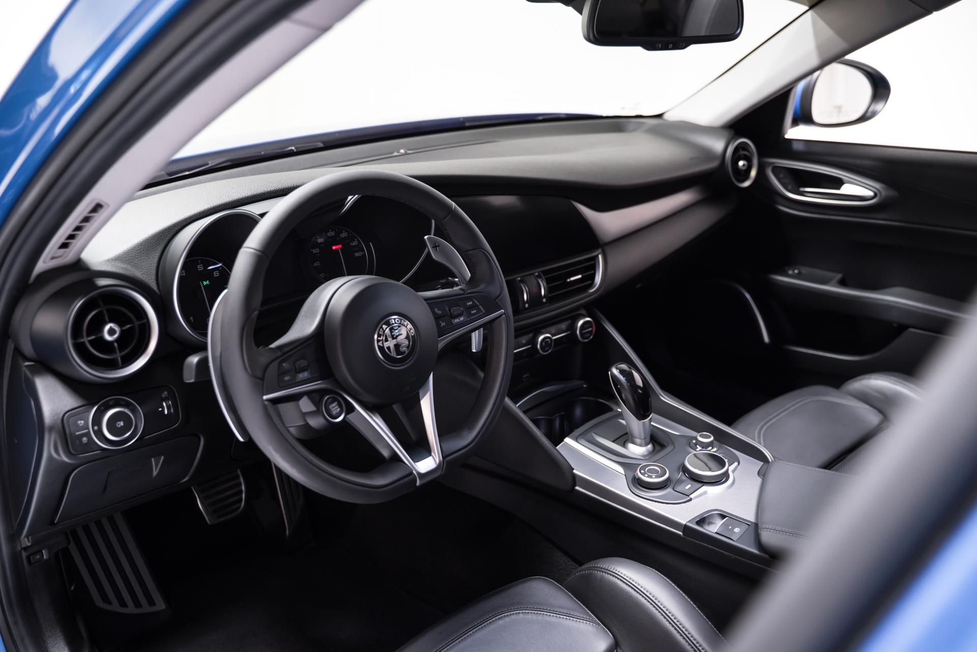 2018 Alfa Romeo Giulia Ti Interior | Cabinets Matttroy
