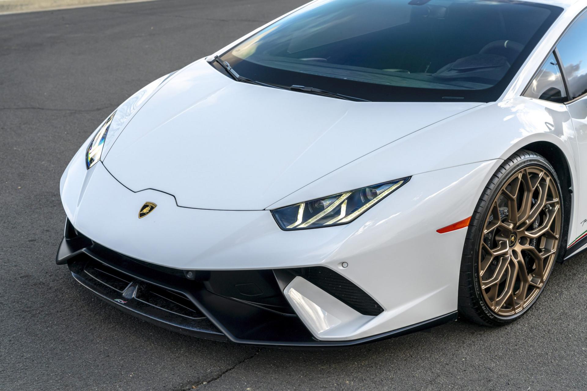 Lamborghini Huracan White Wallpaper Interior