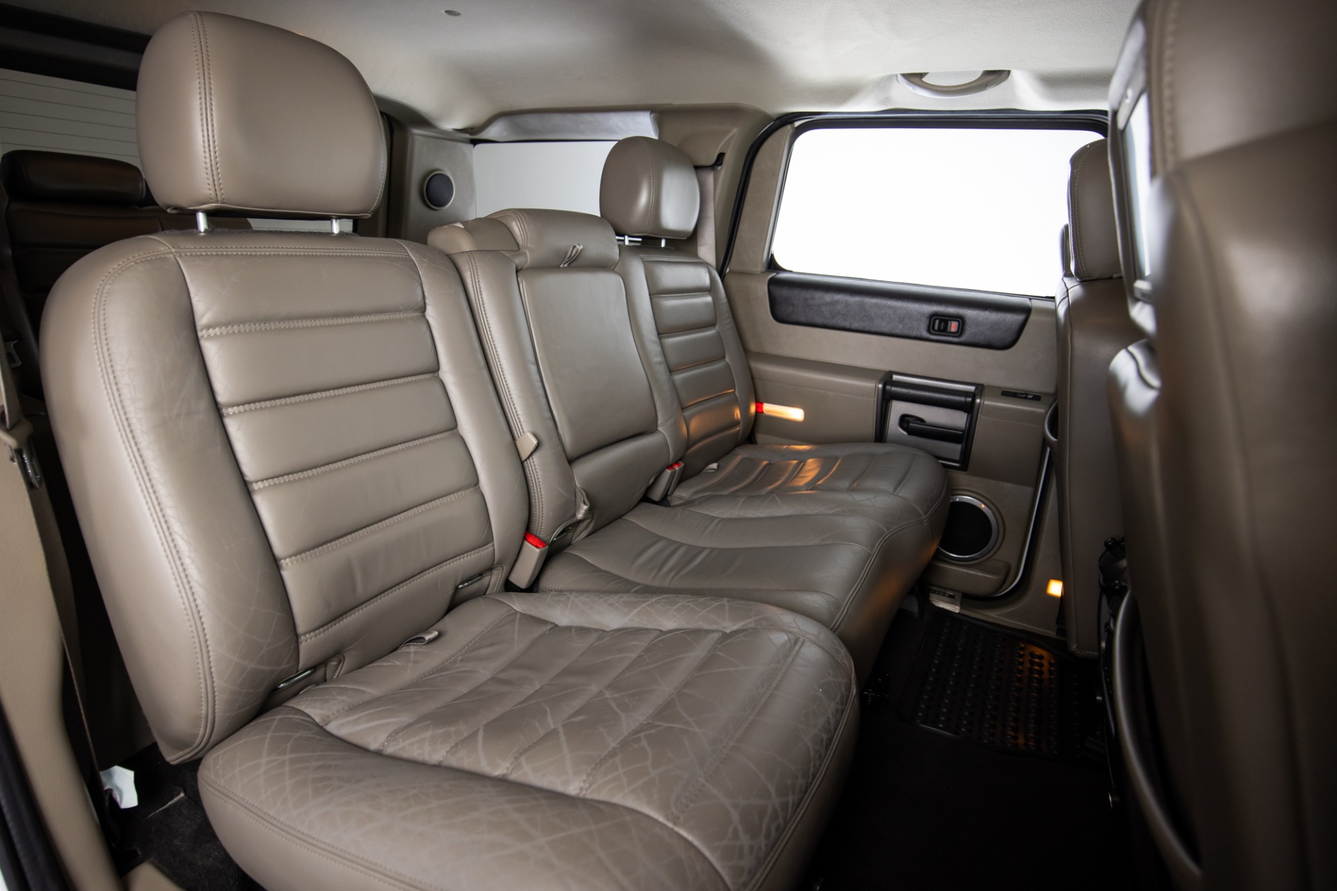 2004 Hummer H2 Interior